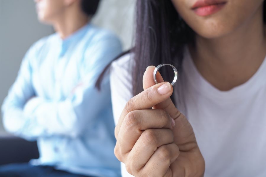 Silent Separation: How to Deal With a Spouse “Quiet Quitting” Your Marriage